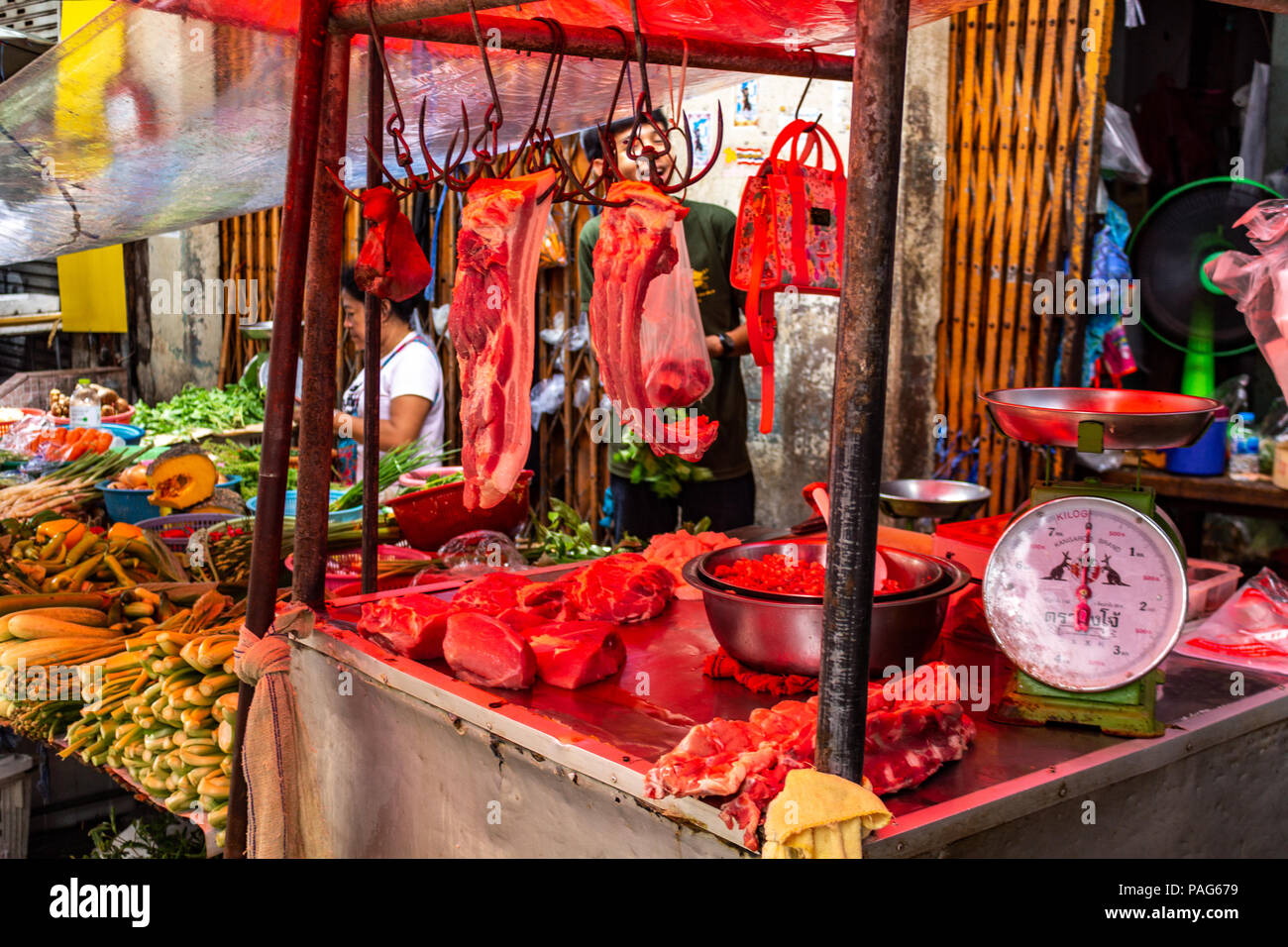 Scale to weigh meat hi-res stock photography and images - Alamy