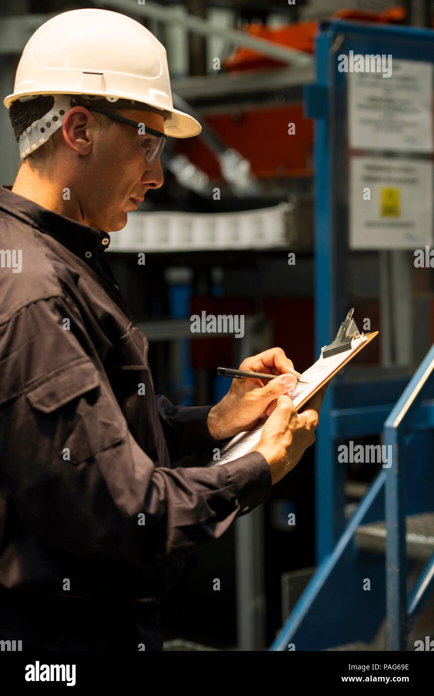 Writing holding hi-res stock photography and images - Alamy