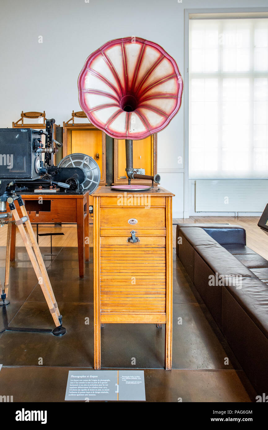 Pathe phonograph with loudspeaker for public performances, 1922 Stock ...