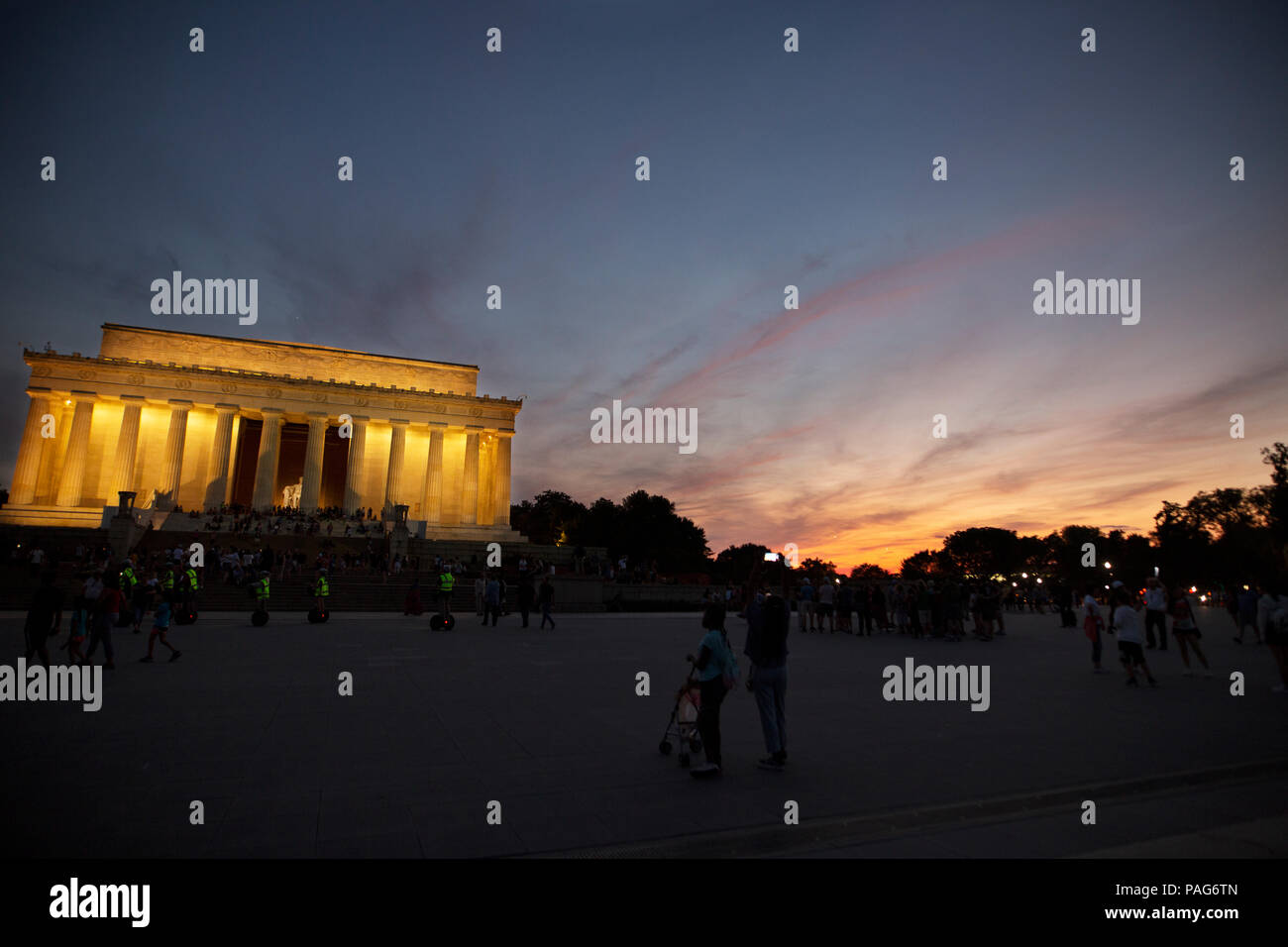 The Lincoln Memorial in Washington DC as the sun is setting in a ...