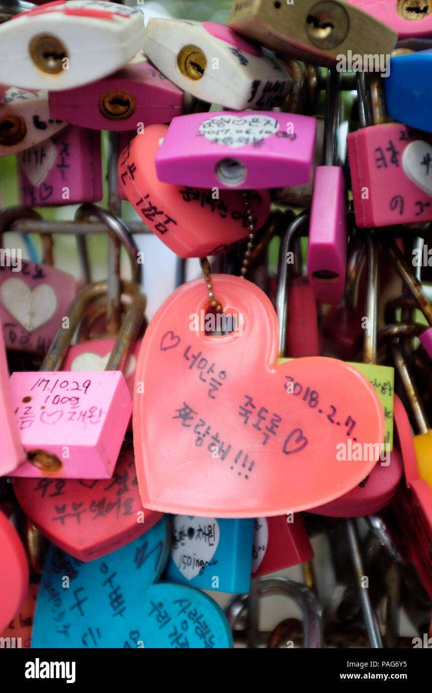 Seoul love locks hi-res stock photography and images - Alamy