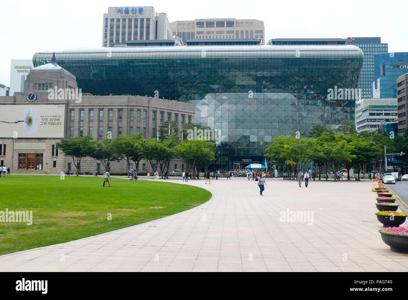 Imperial crown style architecture hi-res stock photography and images ...