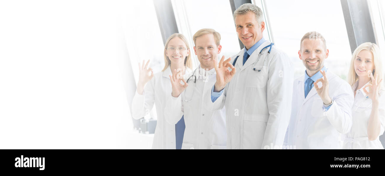 Group smiling people showing ok hi-res stock photography and images - Alamy