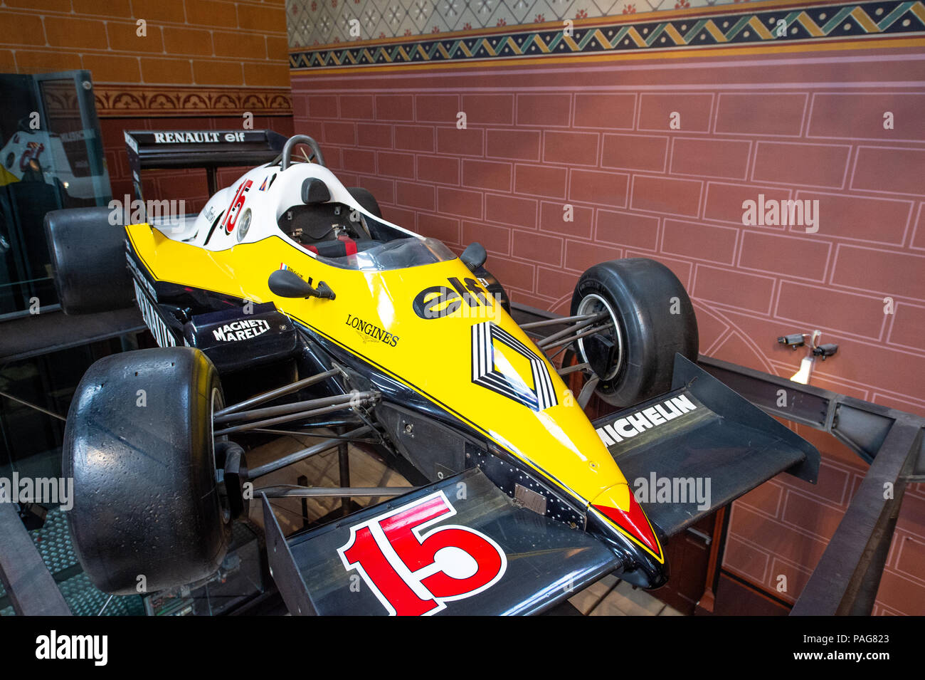 Formula f1 racing car hi-res stock photography and images - Alamy