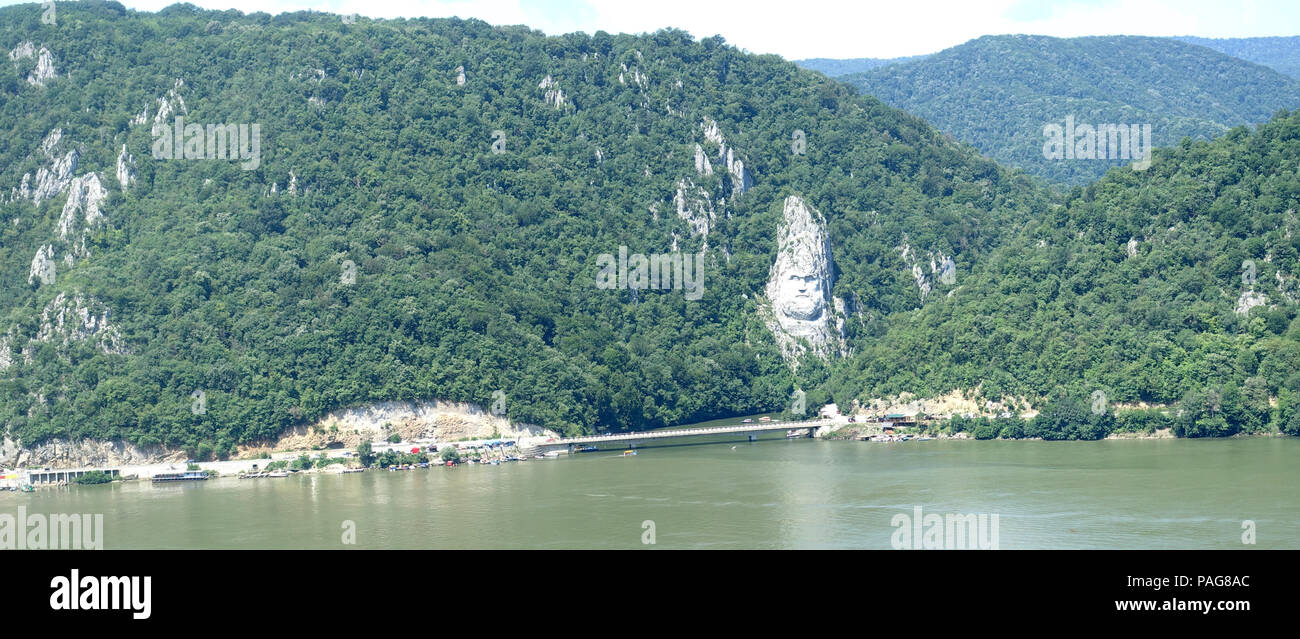 Decebal stone statue Danube Rumunia Stock Photo - Alamy
