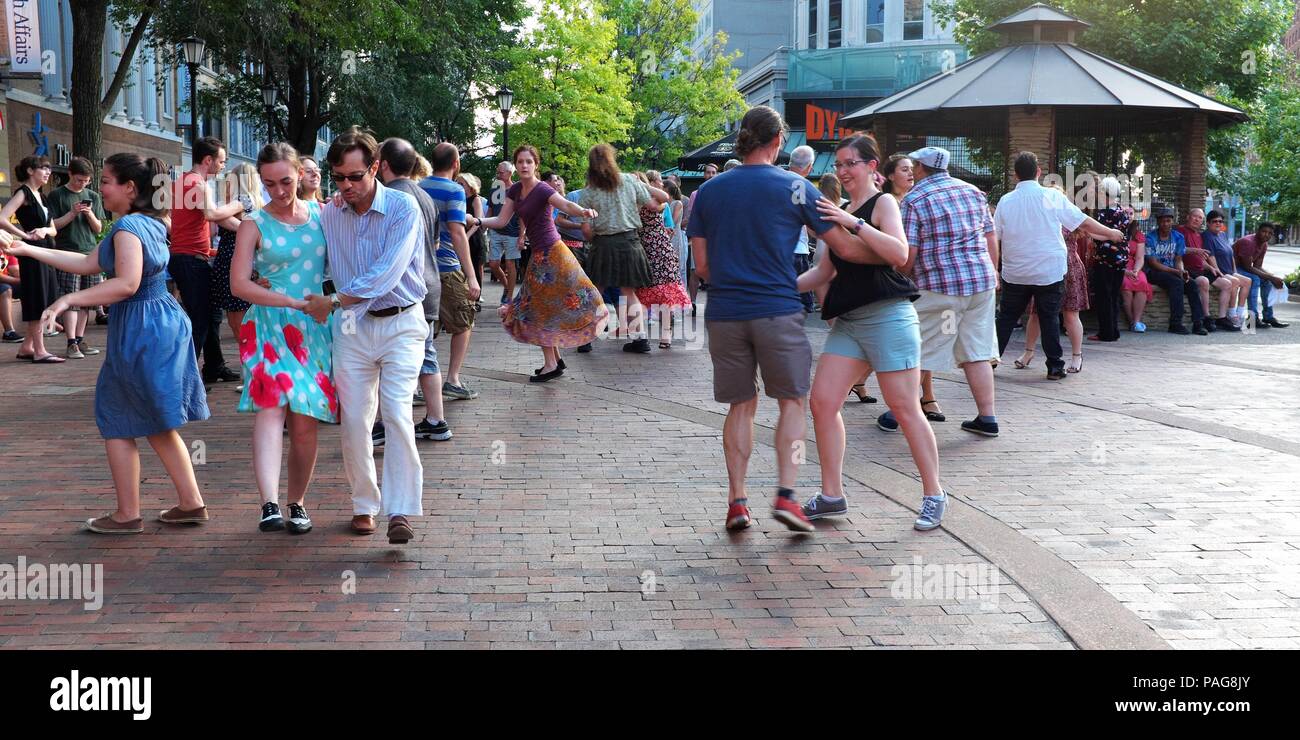 Square dance hi-res stock photography and images - Alamy