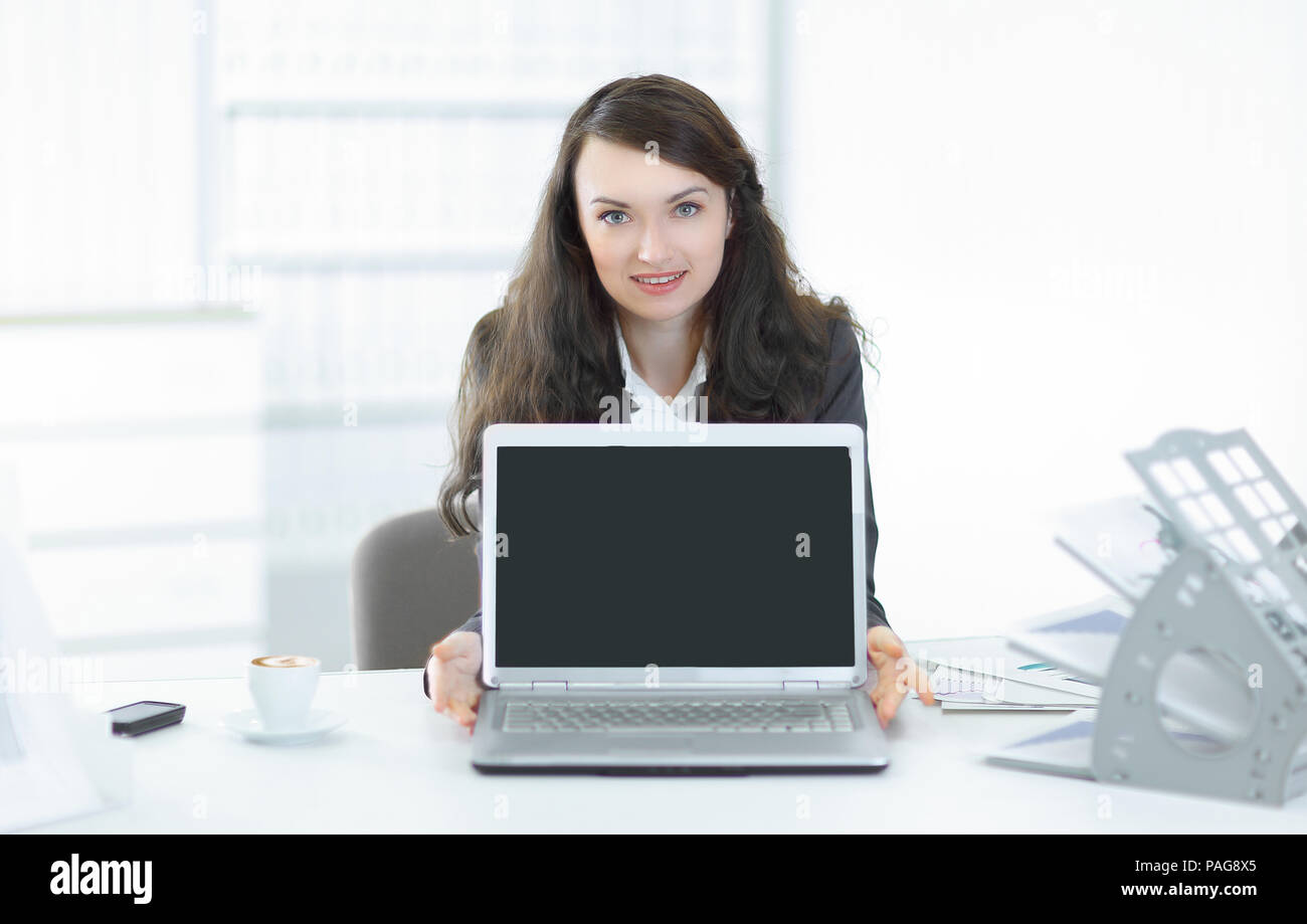 woman Manager is showing on a laptop Stock Photo - Alamy