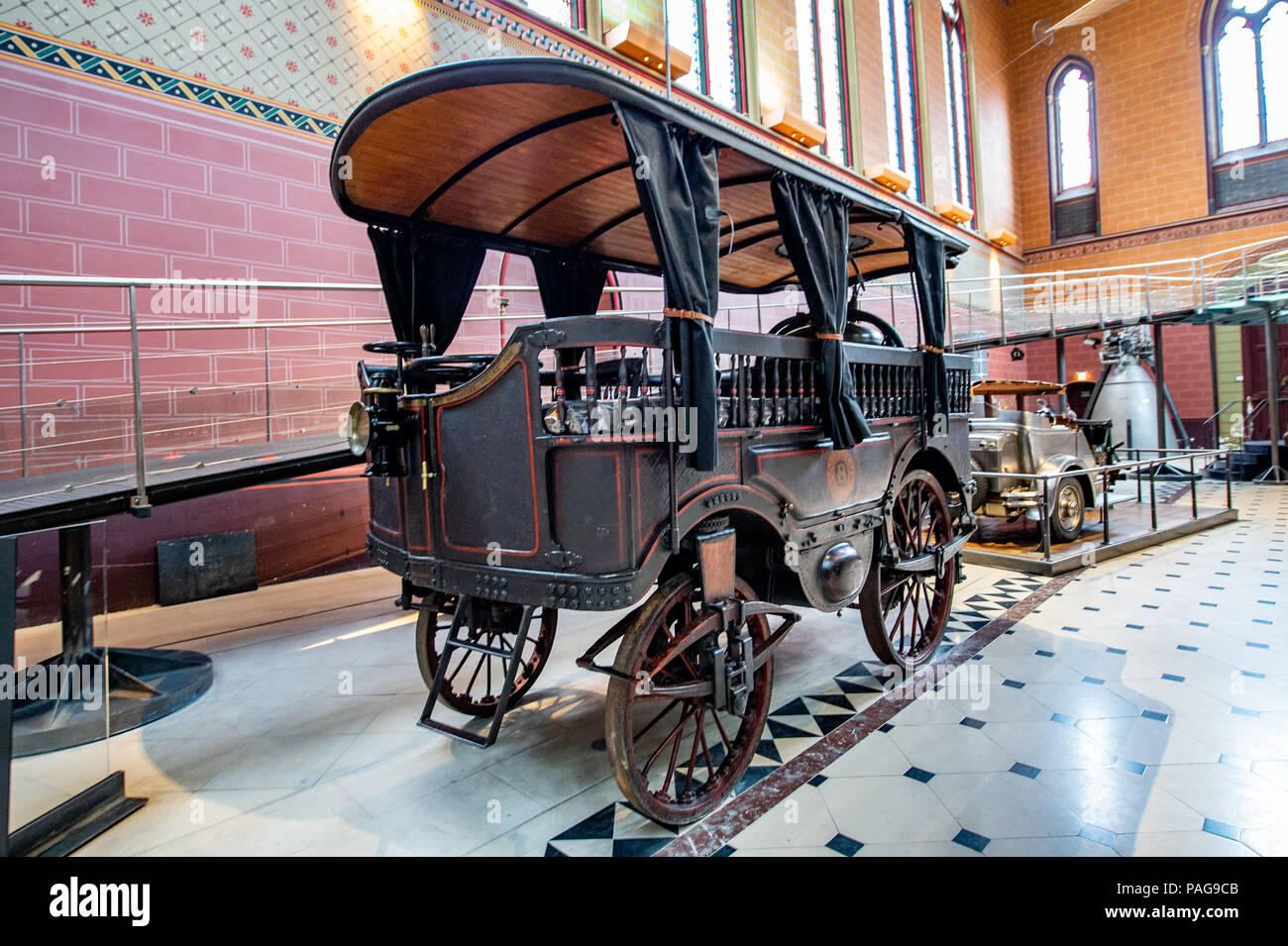Steam omnibus hi-res stock photography and images - Alamy