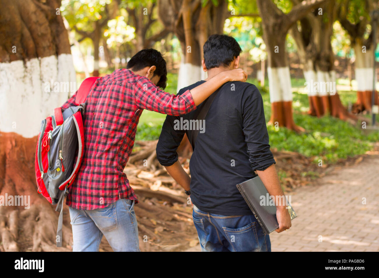 Hand on shoulder hi-res stock photography and images - Alamy