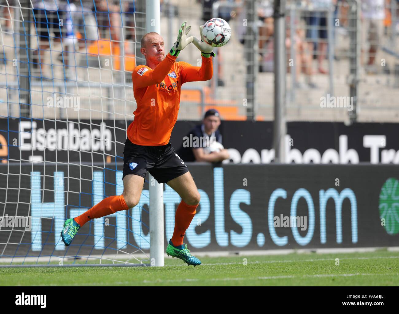 Wolverhampton wanderers goalkeeper hi-res stock photography and images ...