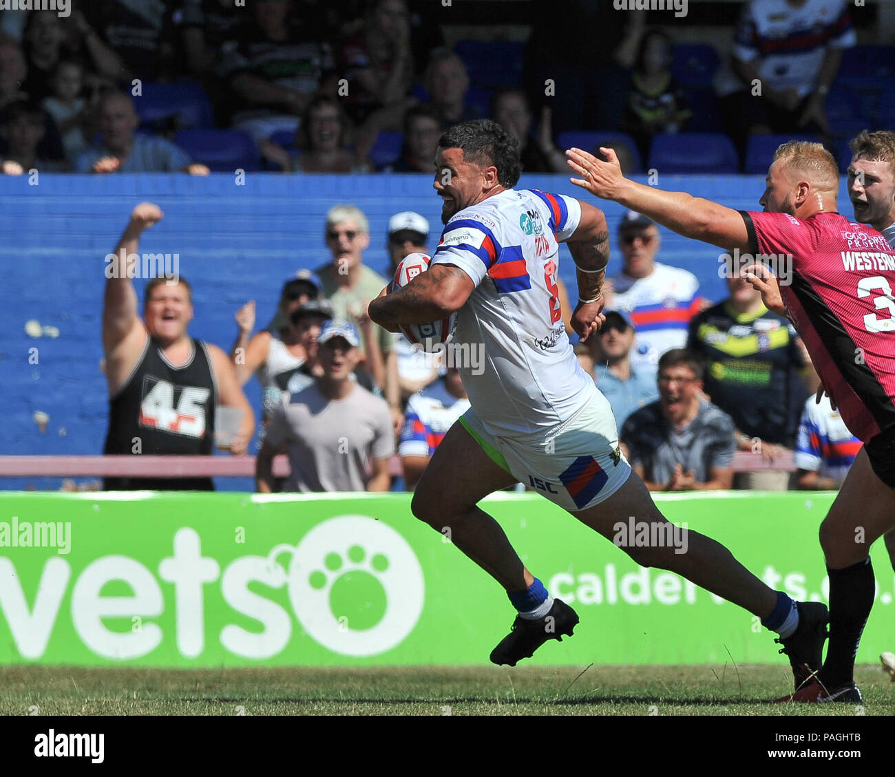 Wakefield trinity home kit hi-res stock photography and images - Alamy