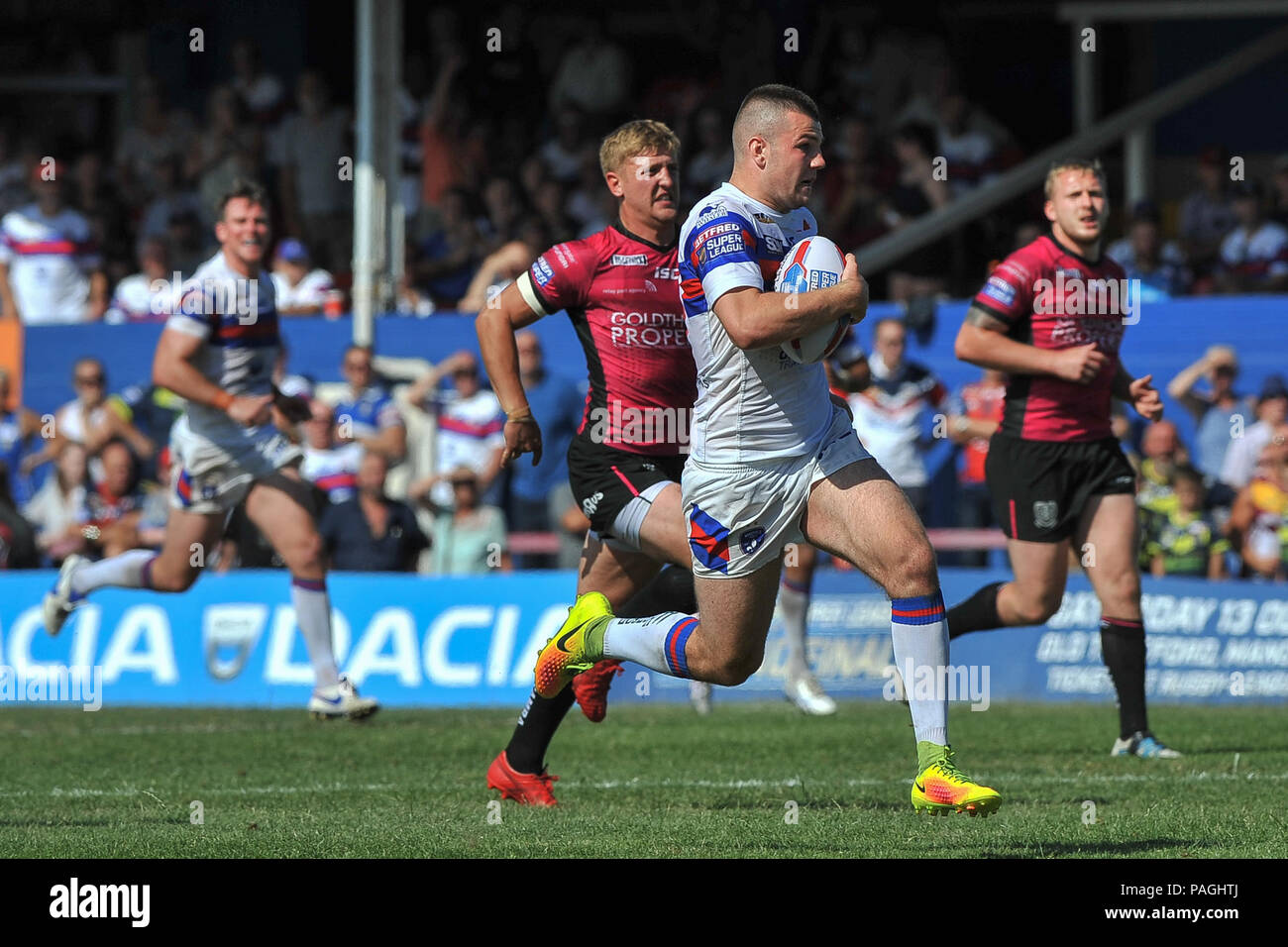 Wakefield trinity home kit hi-res stock photography and images - Alamy