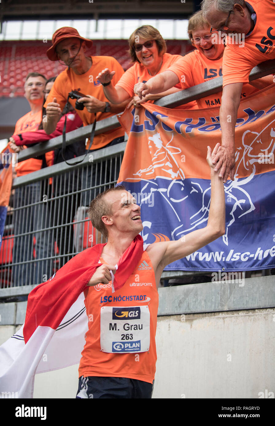 Place of gossip hi-res stock photography and images - Alamy