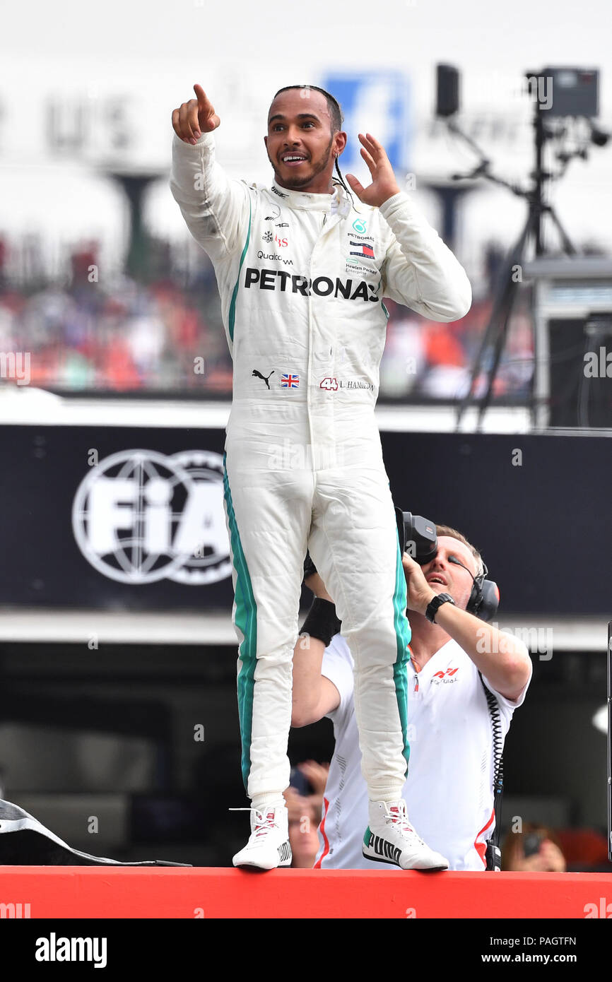 Cut out body on wall hi-res stock photography and images - Alamy