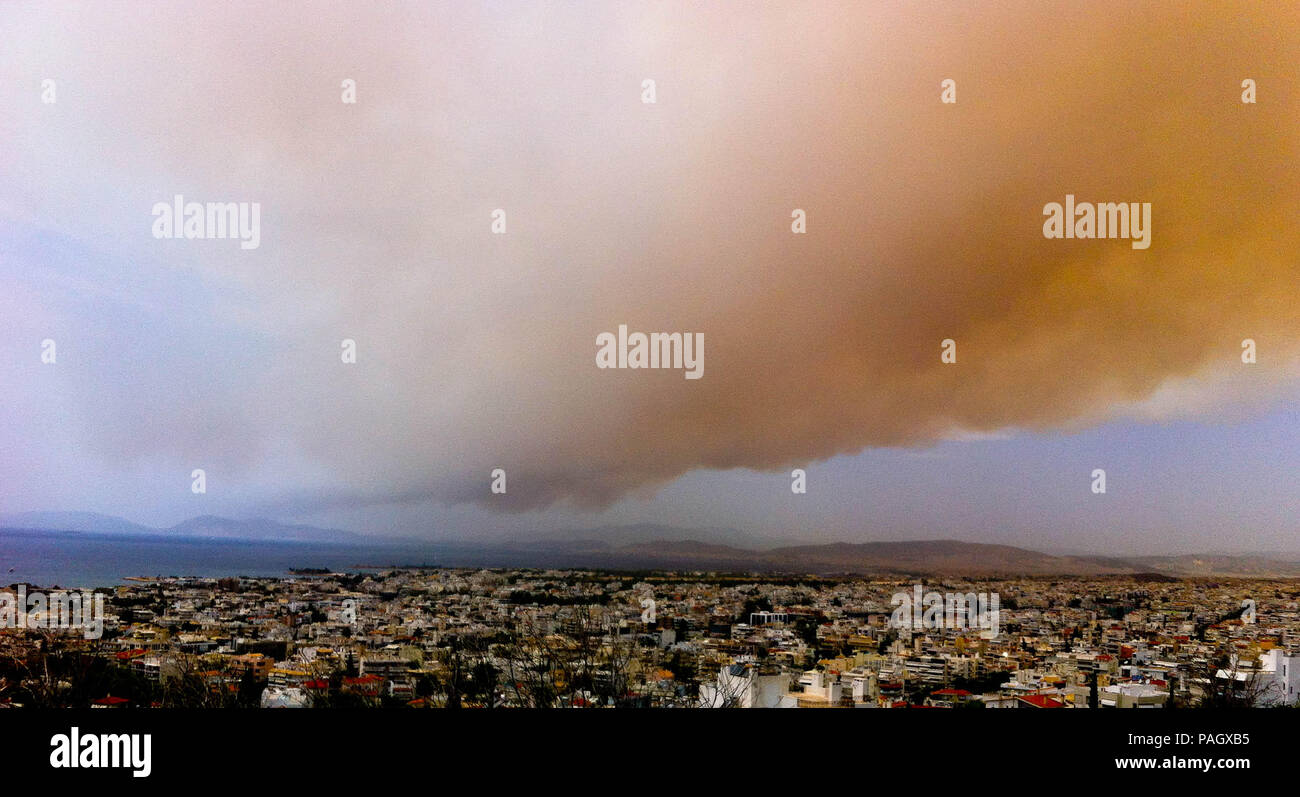Athens, Greece. 23rd July, 2018. A pall of smoke turns large parts of ...