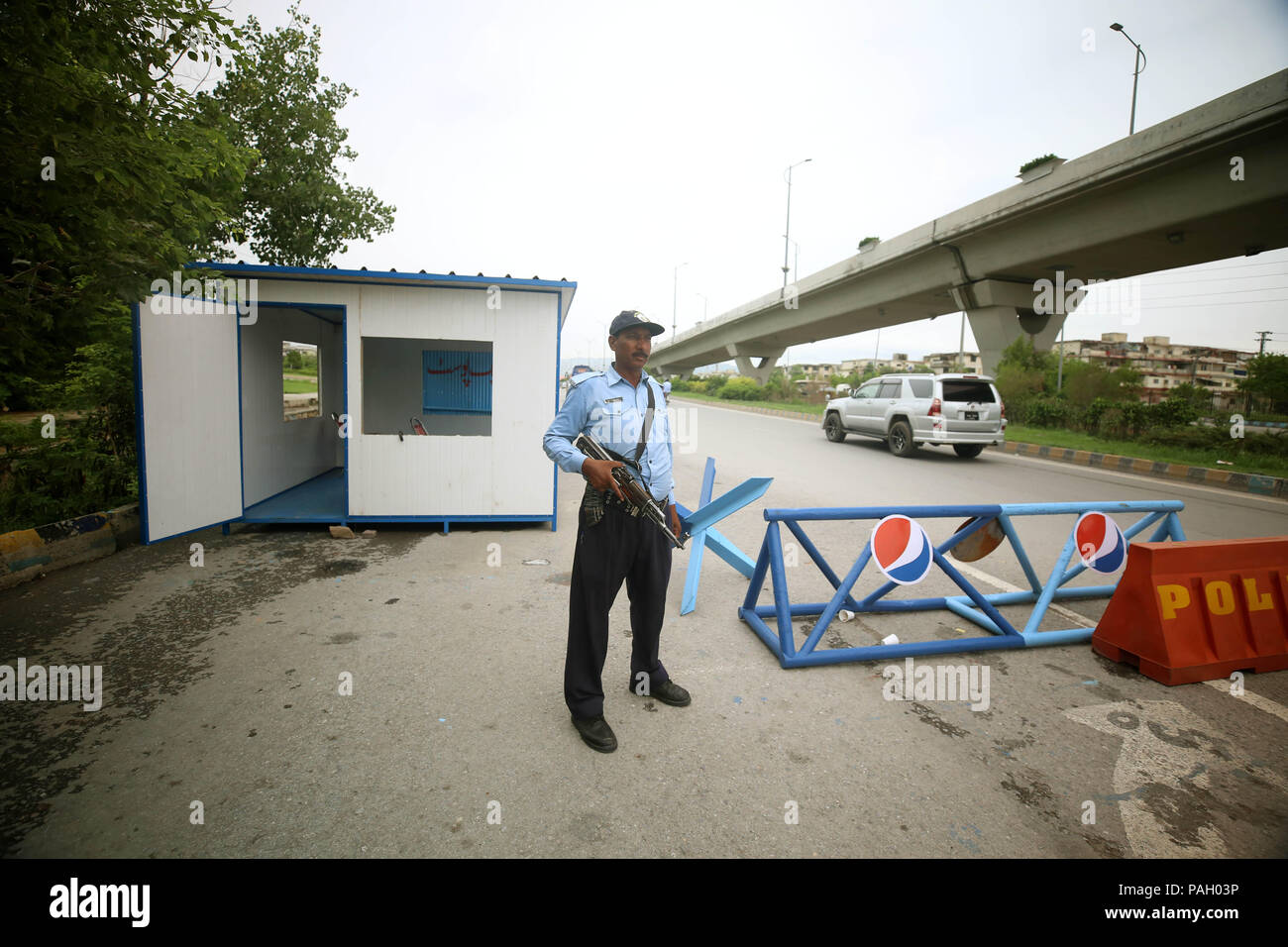 Guard security islamabad pakistan hi-res stock photography and images ...