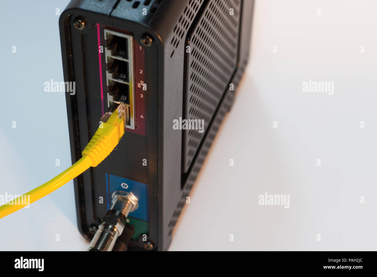 Hub internet modem hi-res stock photography and images - Alamy