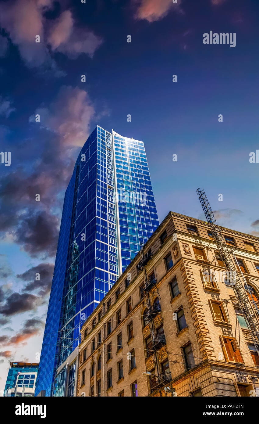 Modern buildings city under sky sunset hi-res stock photography and ...