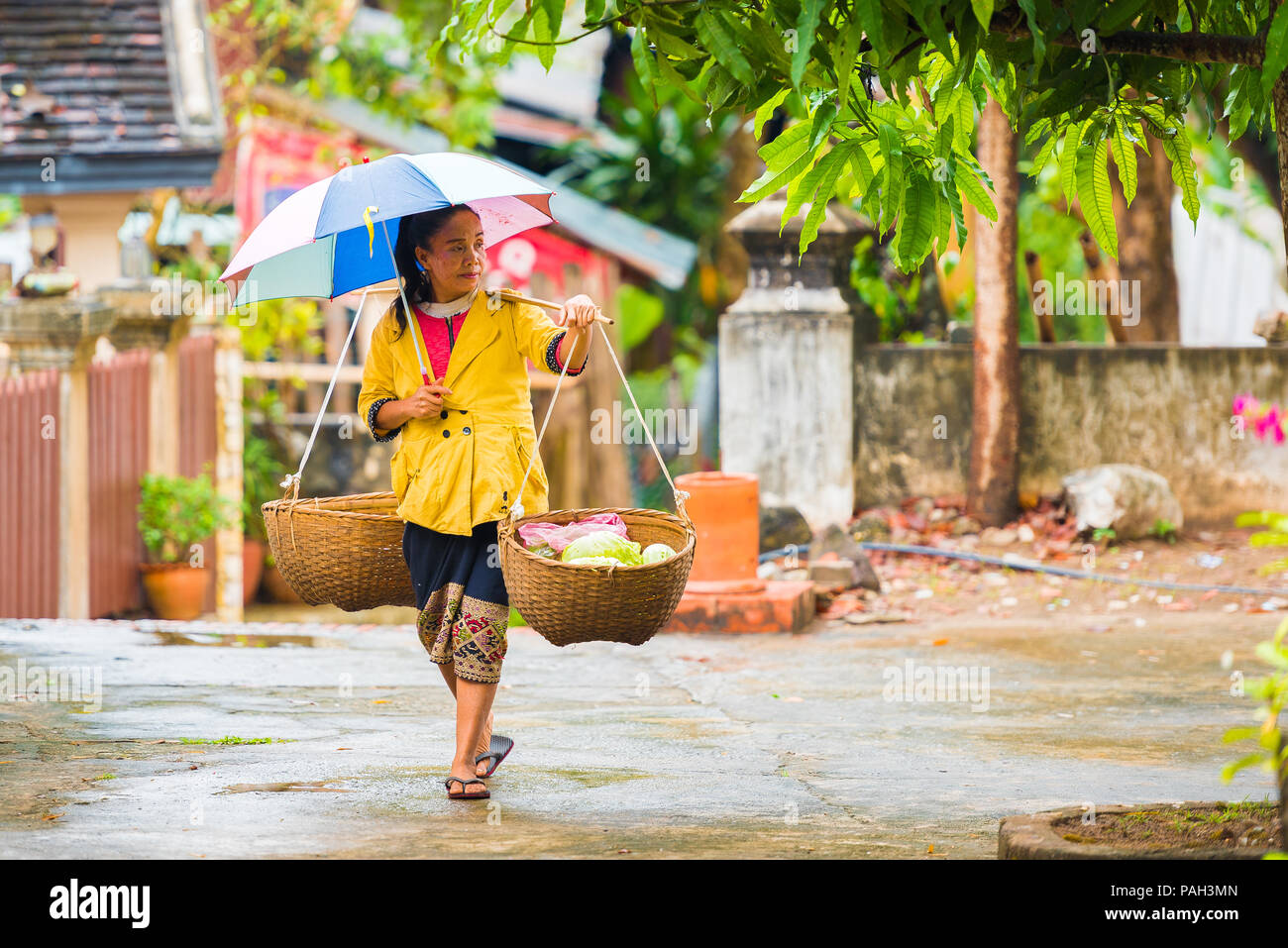 Lao baskets hi-res stock photography and images - Alamy