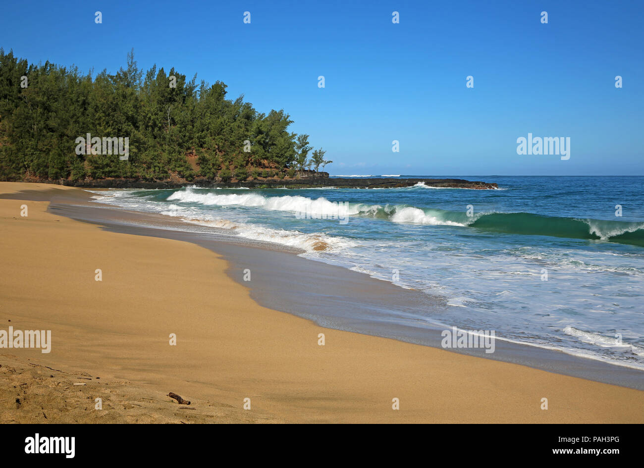 Lumahai beach pacific ocean hi-res stock photography and images - Alamy