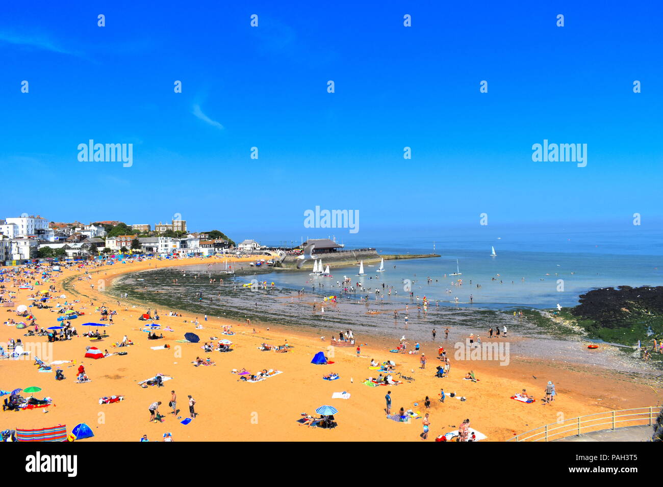 Viking bay beach packed with tourists and locals enjoying the sunshine ...