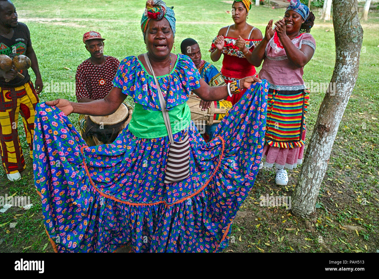 La Burgos, Alegres Ambulancias de San Basilio de Palenque, afro ...