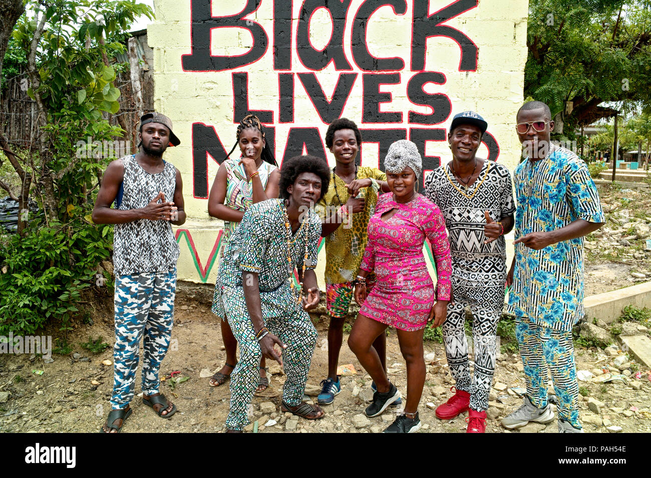 Upcoming Colombian music group Kombilesa Mi, enter the scene with a new ...