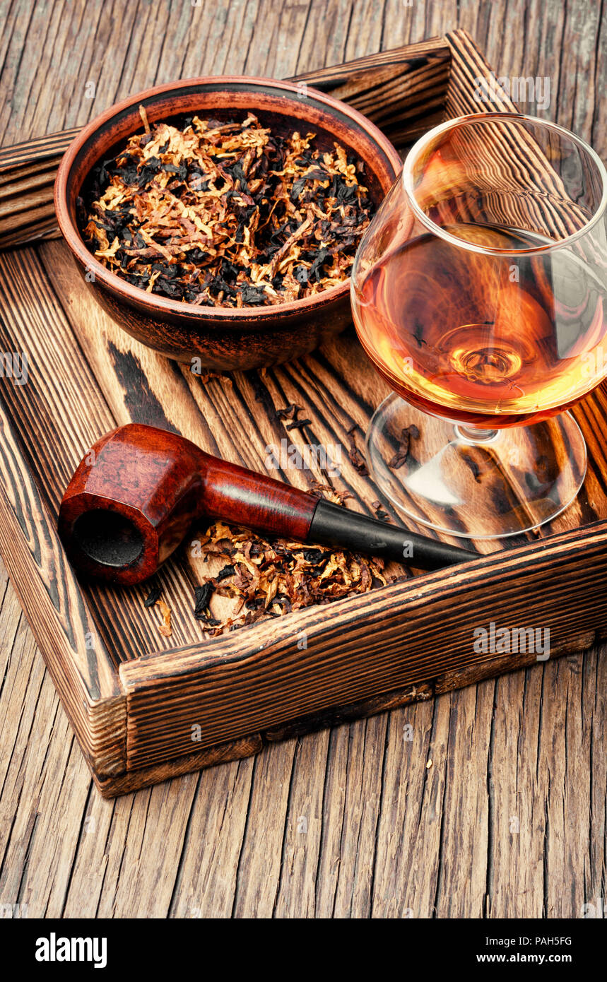 Vintage smoking pipes hi-res stock photography and images - Alamy