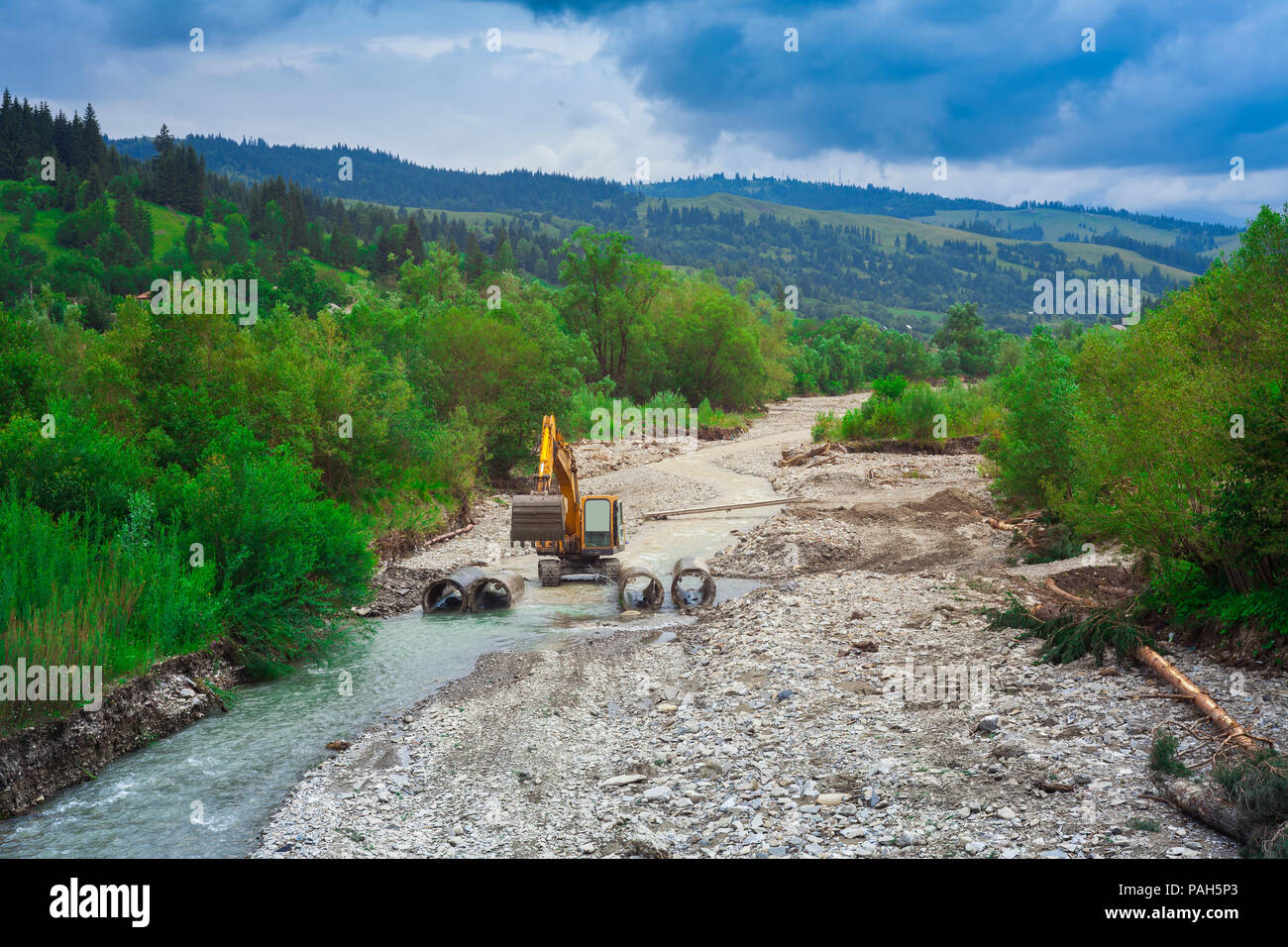 Excavator digger flood hi-res stock photography and images - Alamy