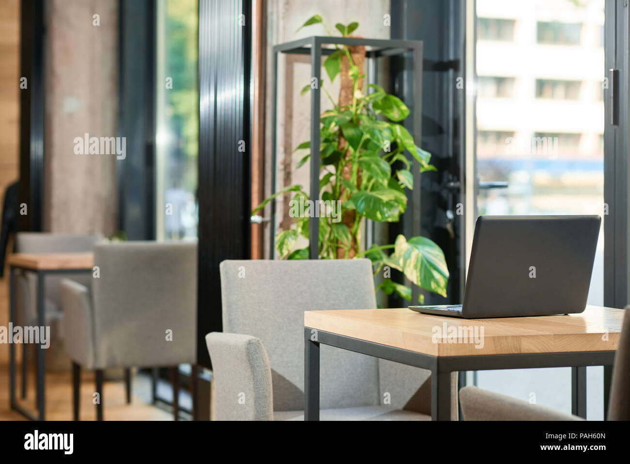 Cafe restaurant big windows hi-res stock photography and images - Alamy