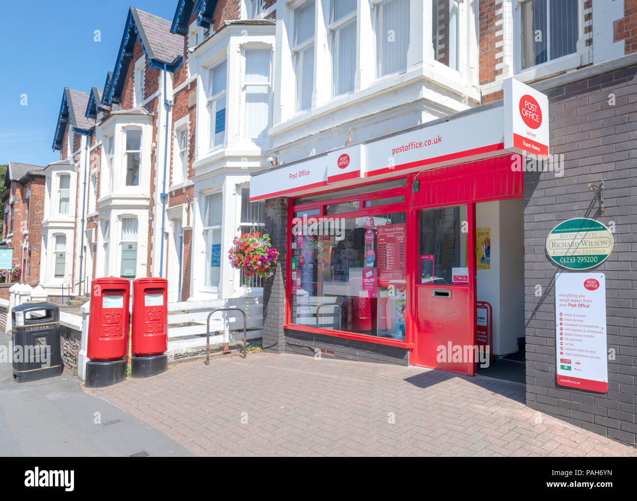 Royal mail post boxes hi-res stock photography and images - Alamy
