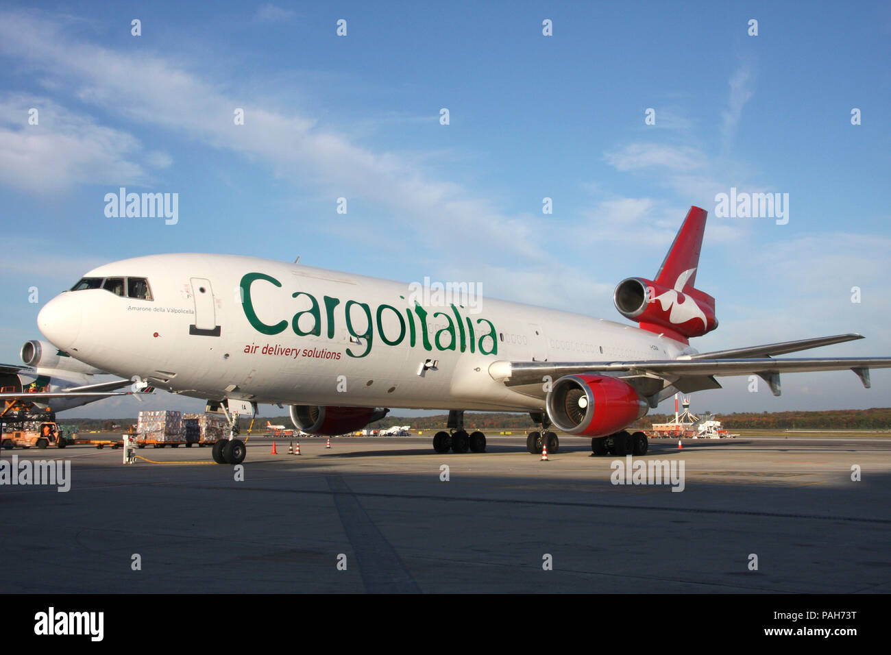 Aircraft cargo terminals hi-res stock photography and images - Alamy