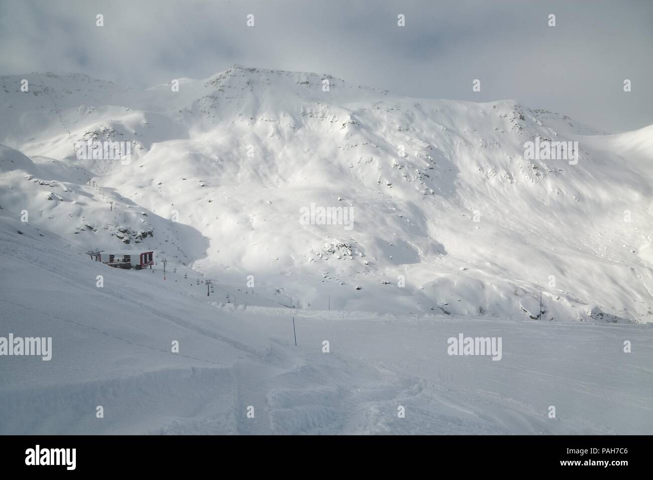 View of the ski slopes of Les 3 Valles Stock Photo - Alamy