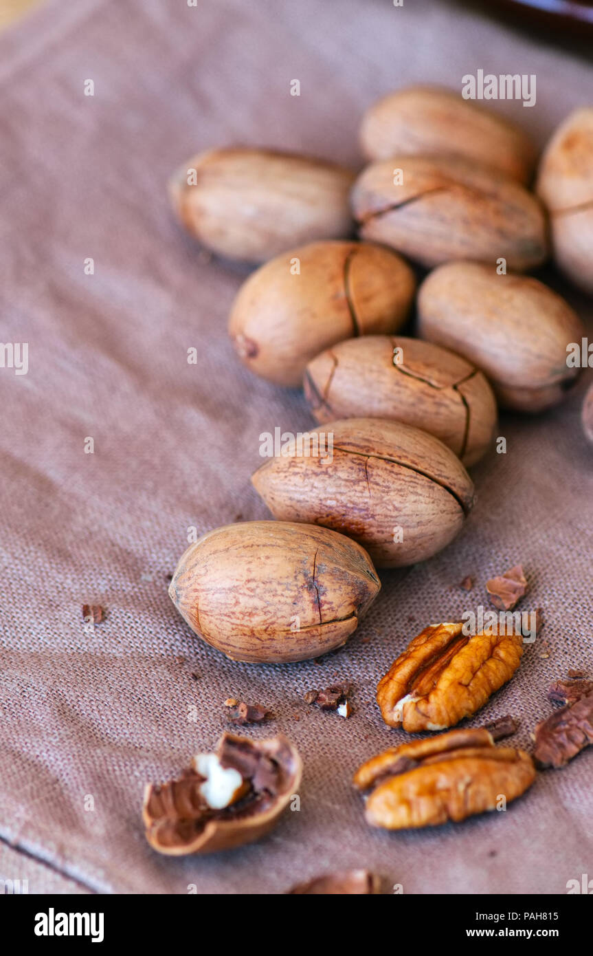 Raw pecan hi-res stock photography and images - Alamy
