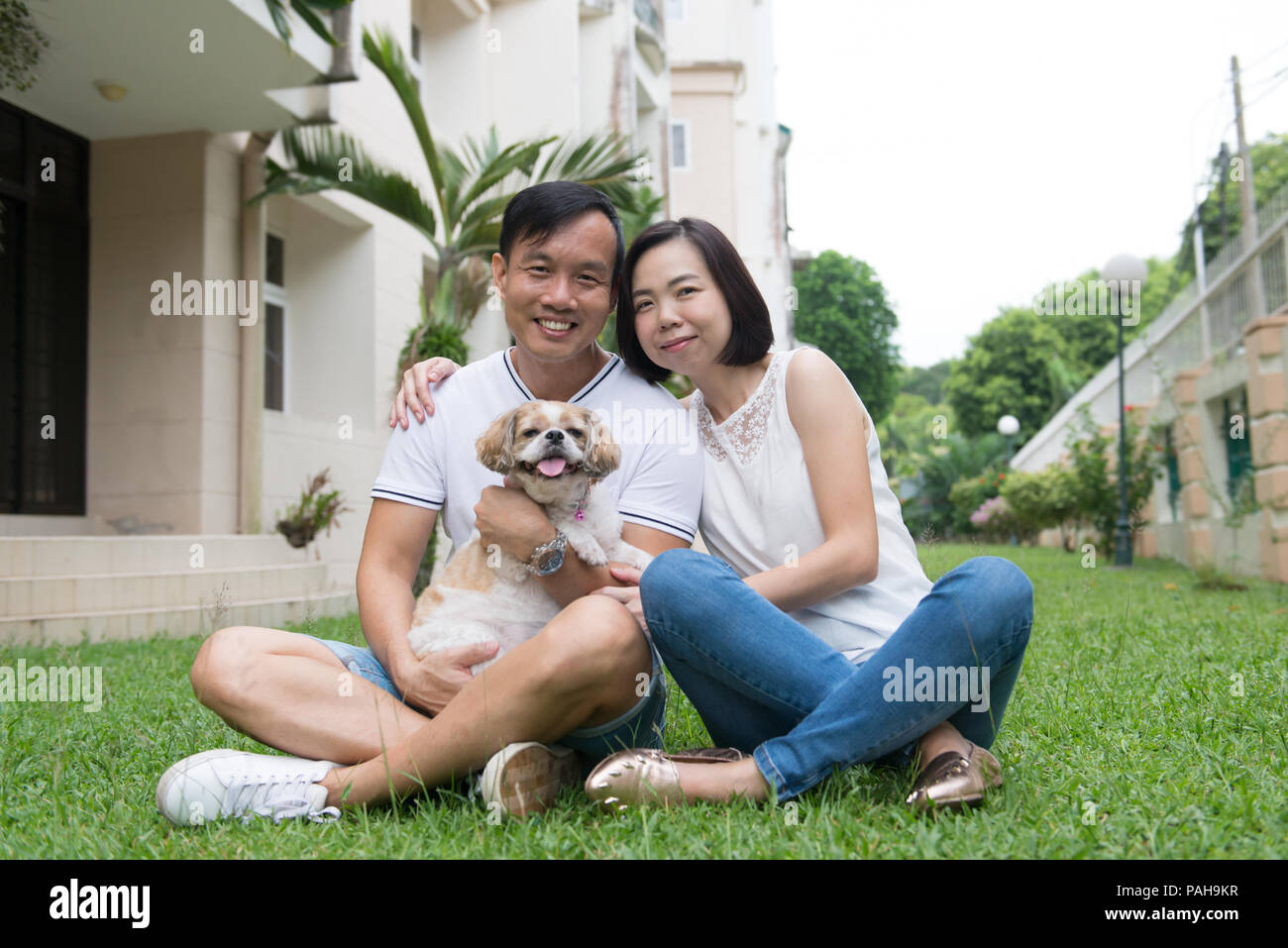 Chinese man with dog hi-res stock photography and images - Alamy