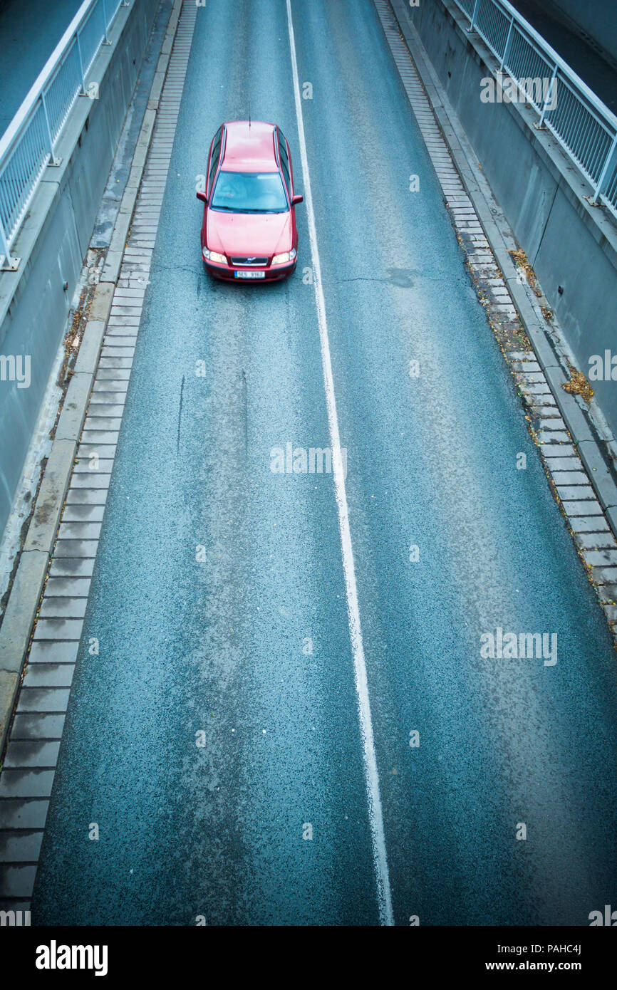 Car on road from above hi-res stock photography and images - Alamy