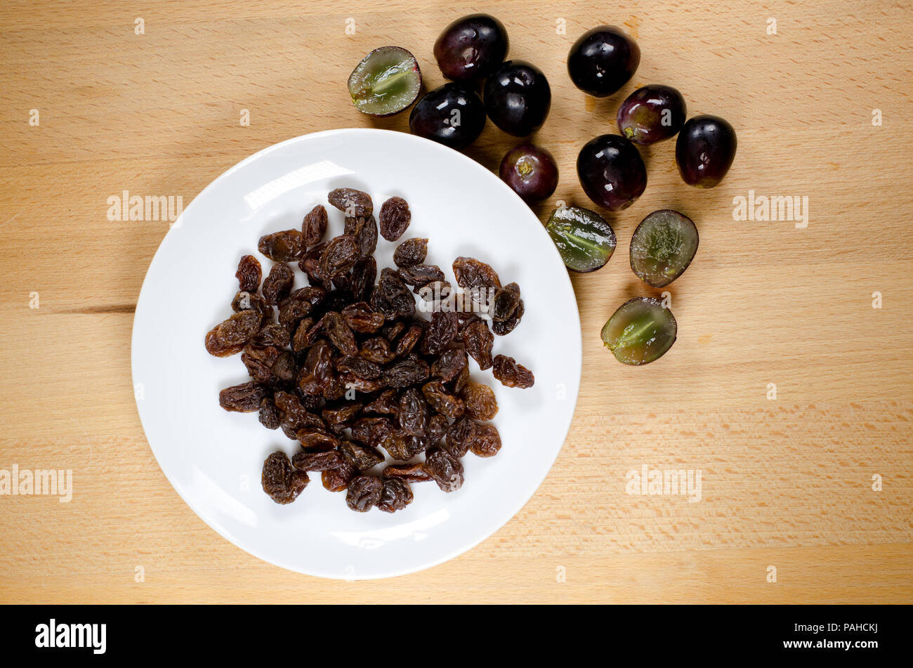 Plate of grapes hi-res stock photography and images - Alamy