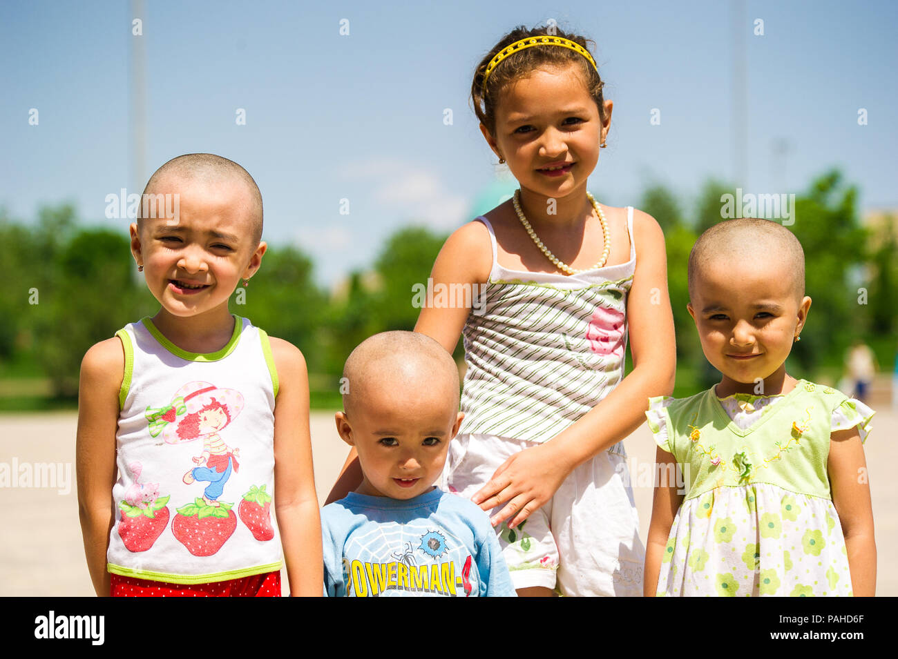 Girls samarkand uzbekistan hi-res stock photography and images - Alamy