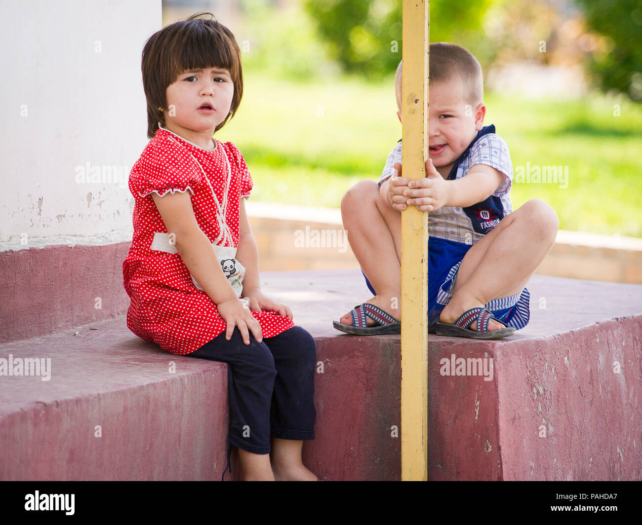 Uzbekistan children in traditional hi-res stock photography and images ...