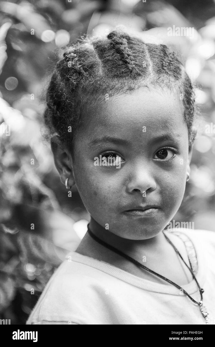 OMO VALLEY, ETHIOPIA - SEP 20, 2011: Unidentified Ethiopian girl in a ...