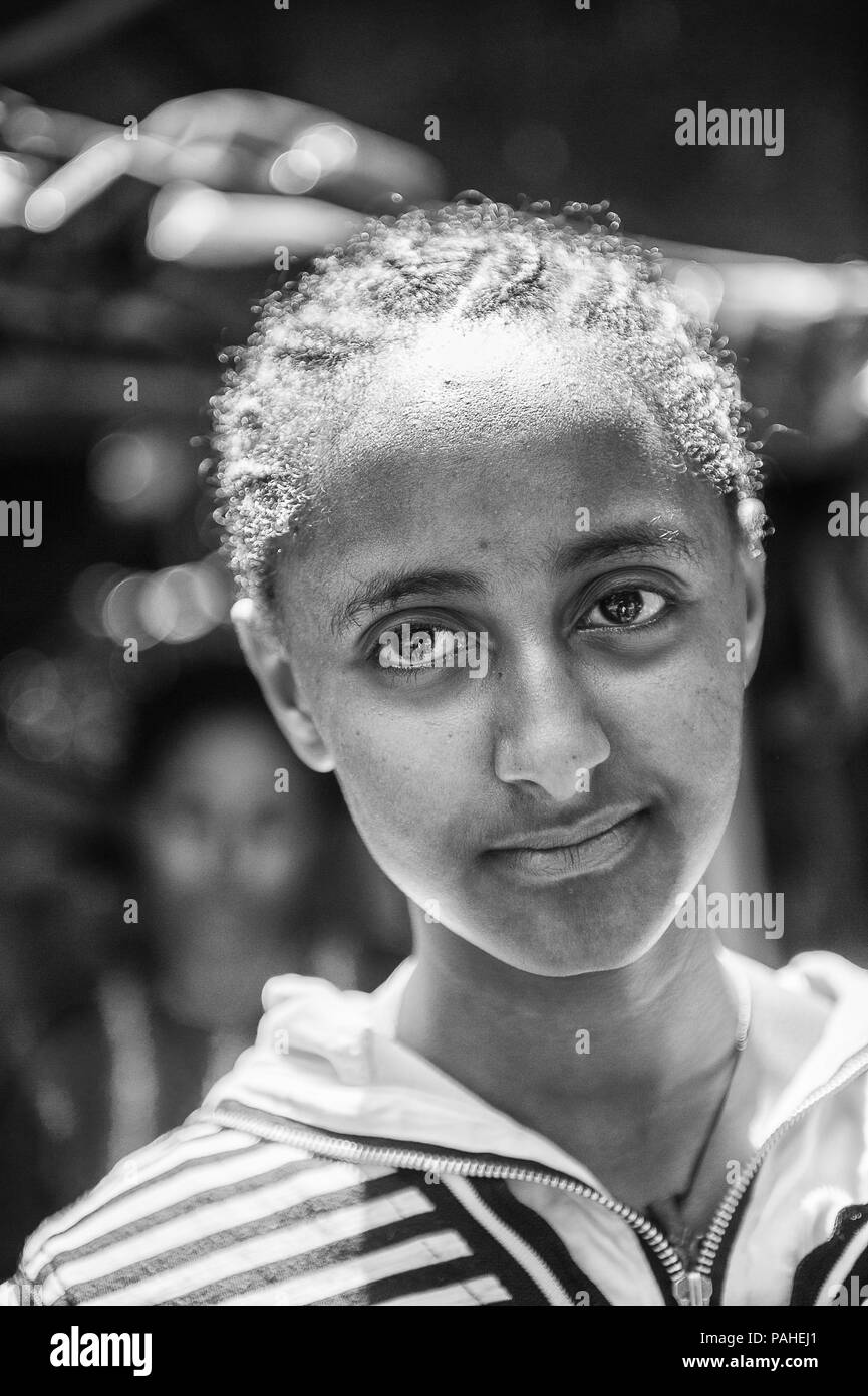 OMO VALLEY, ETHIOPIA - SEP 20, 2011: Portrait of an unidentified ...