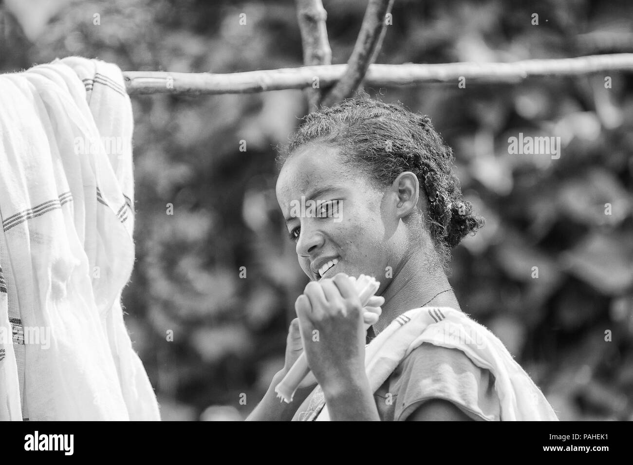 OMO, ETHIOPIA - SEPTEMBER 20, 2011: Unidentified Ethiopian beautiful ...