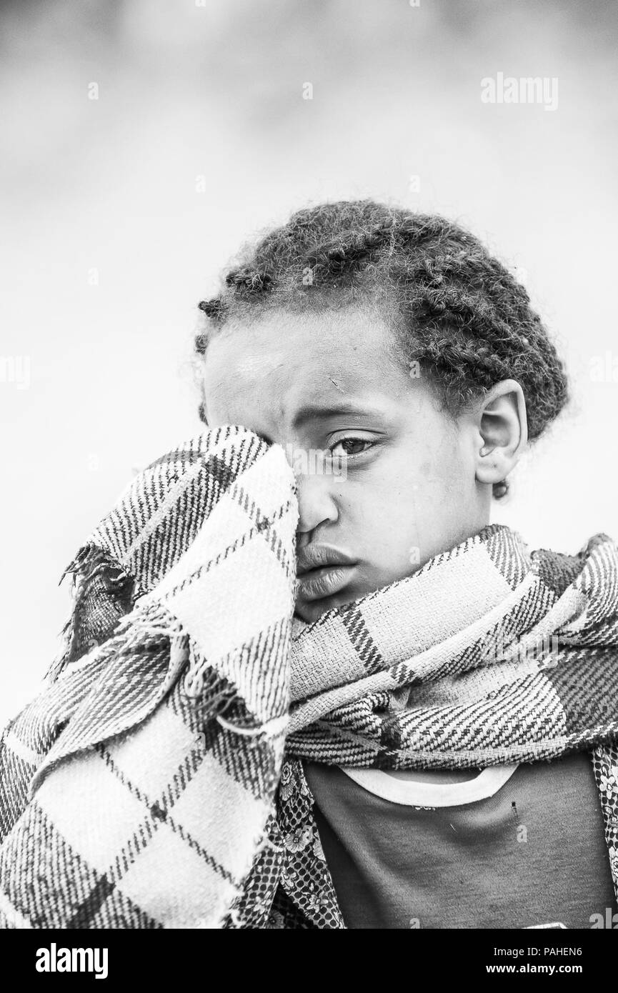 OMO VALLEY, ETHIOPIA - SEP 22, 2011: Unidentified Ethiopian girl cries ...