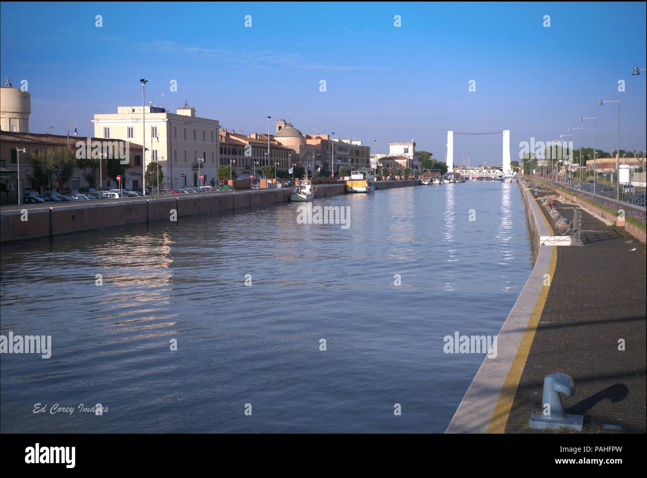 Connection canal hi-res stock photography and images - Alamy
