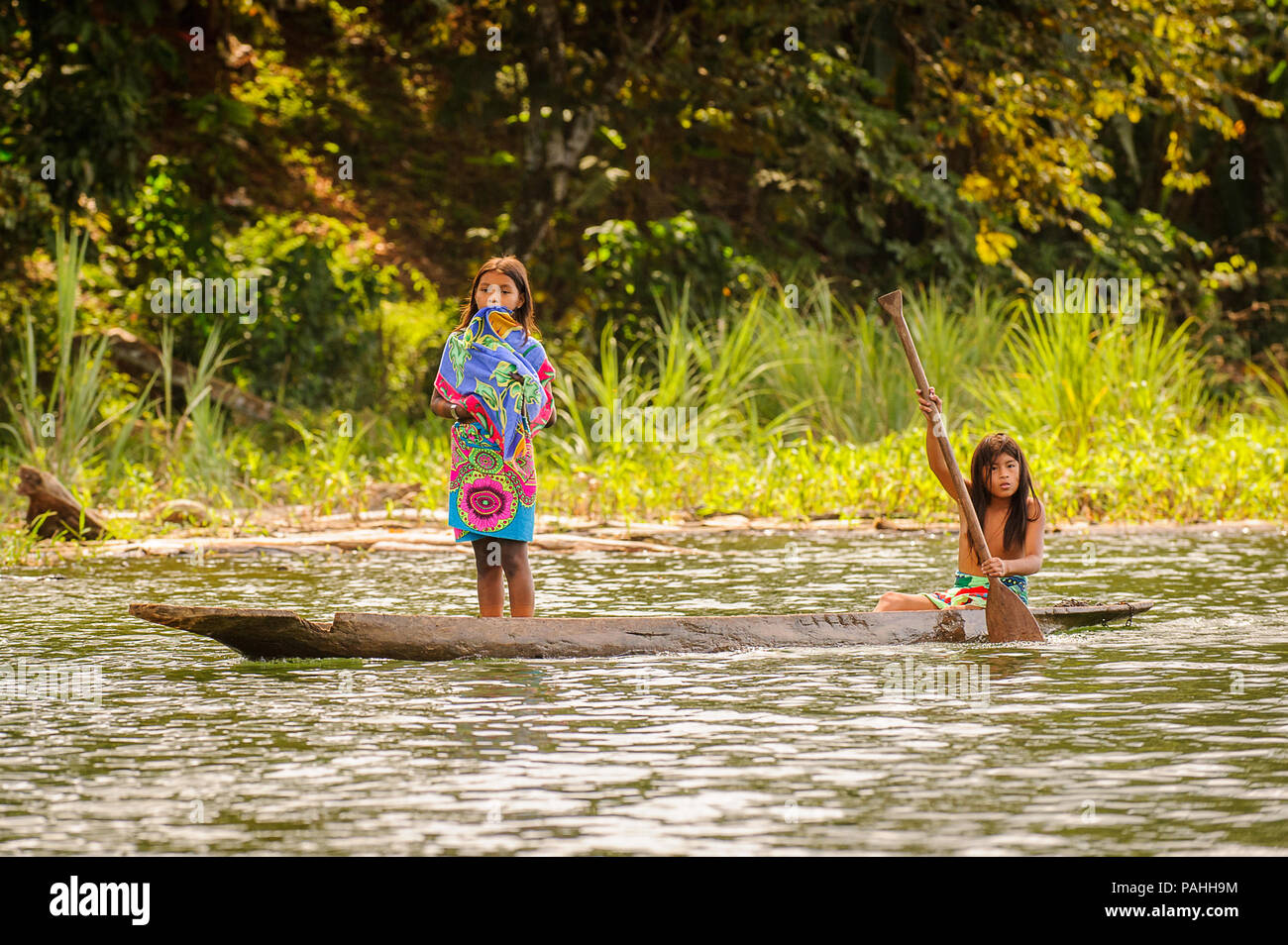 Two embera indian girls hi-res stock photography and images - Alamy