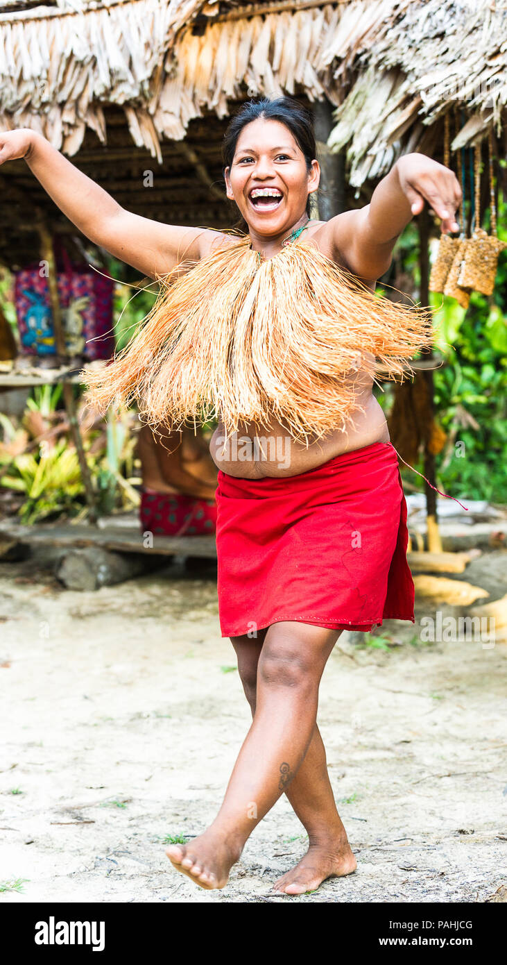 AMAZONIA, PERU - NOV 10, 2010: Unidentified Amazonian indigenous woman ...