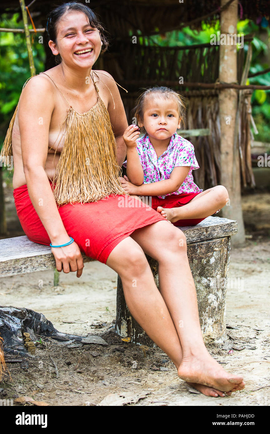 AMAZONIA, PERU - NOV 10, 2010: Unidentified Amazonian indigenous woman ...