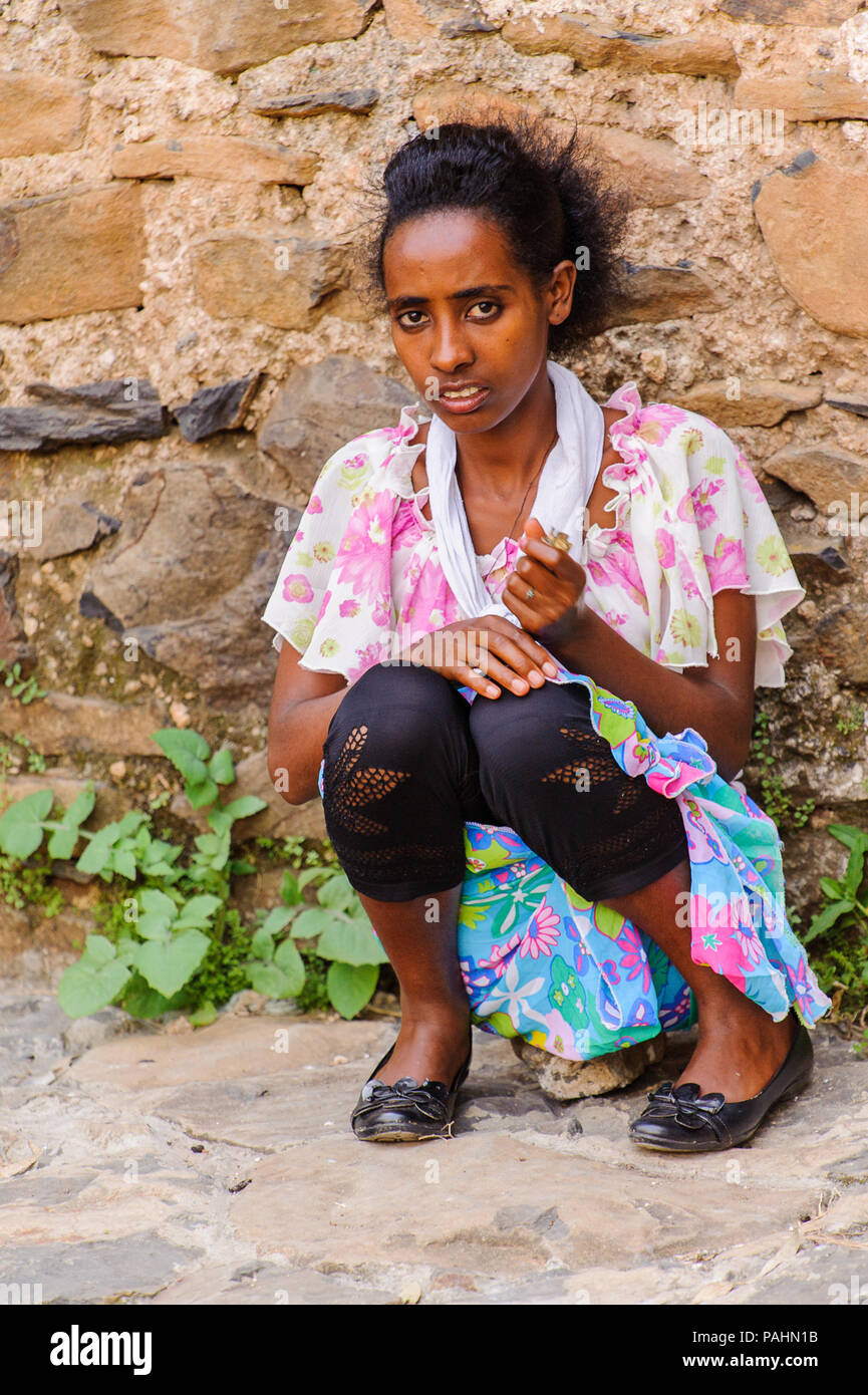OMO, ETHIOPIA - SEPTEMBER 20, 2011: Unidentified Ethiopian girl sits ...