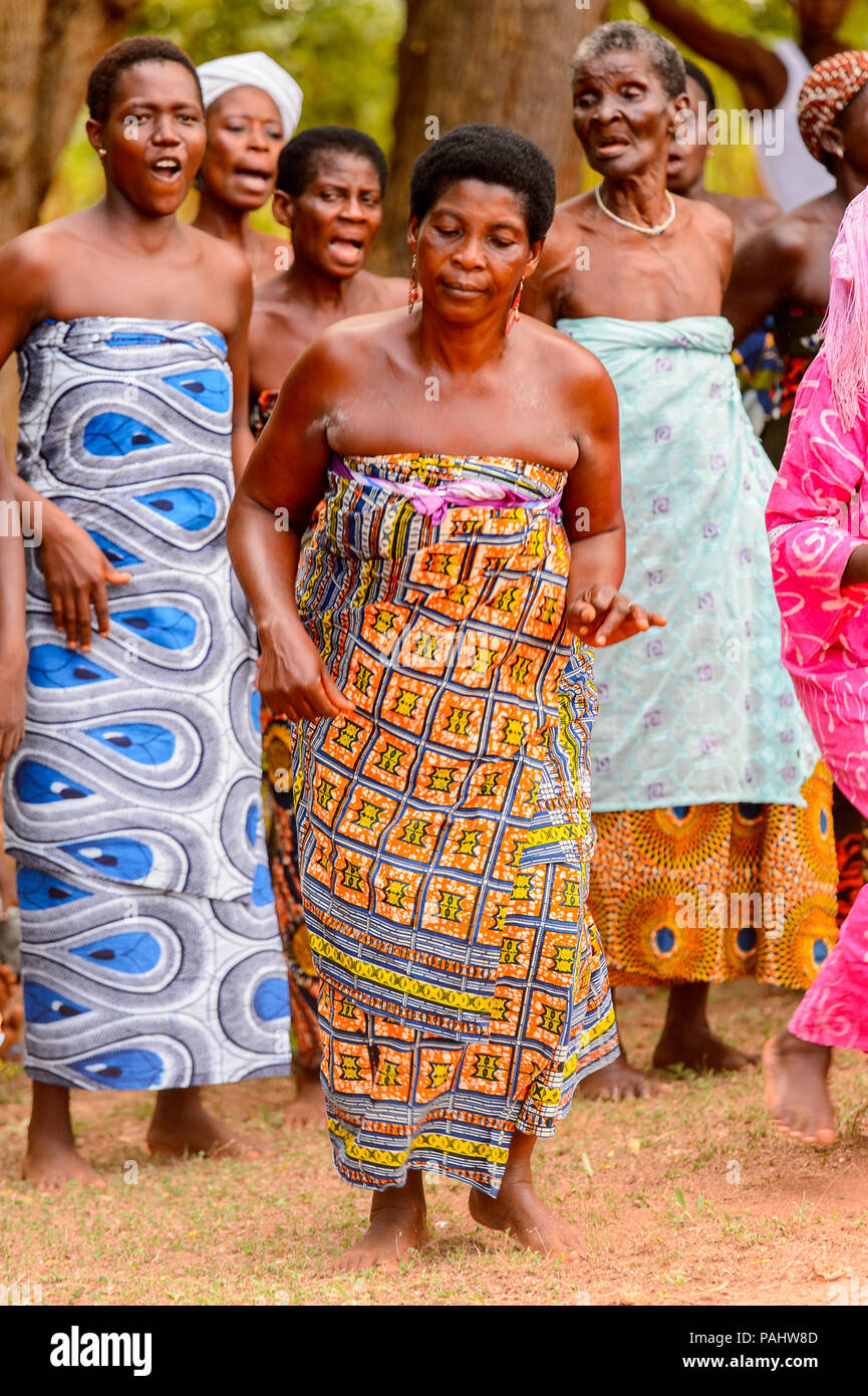 KARA, TOGO - MAR 9, 2013: Unidentified Togolese woman in traditional ...