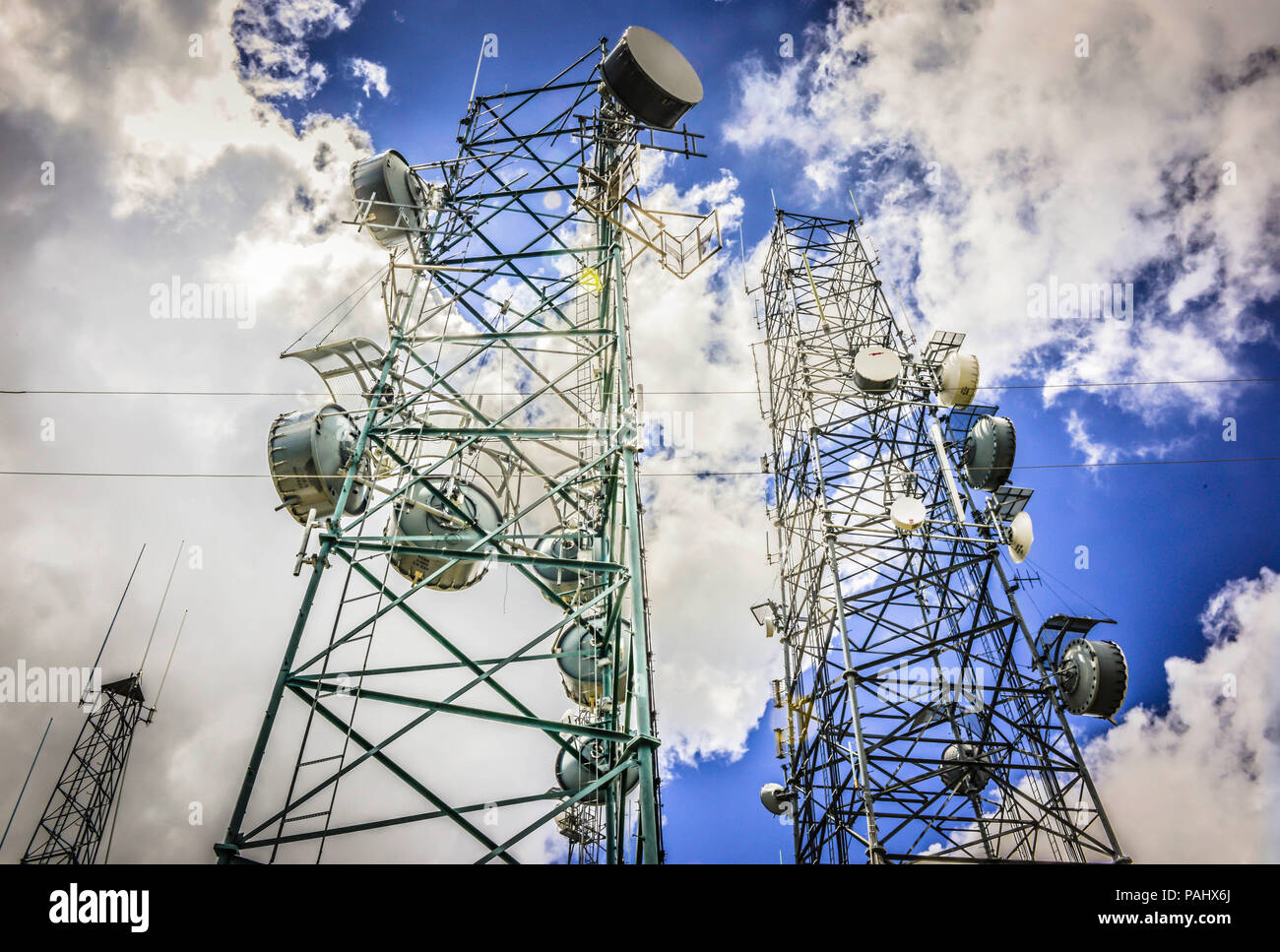 Satellite towers hi-res stock photography and images - Alamy